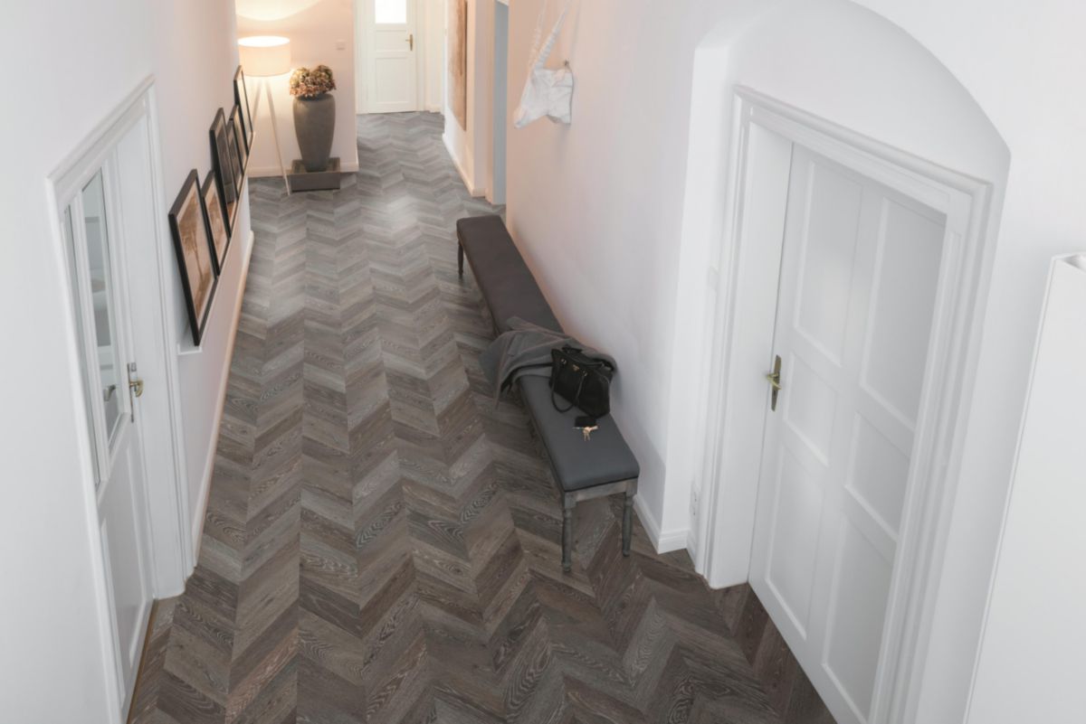 EGGER - Sol stratifié Large EPL010 - 8x246x1291 mm - Chêne de Telford foncé - classe 32 | Dispano