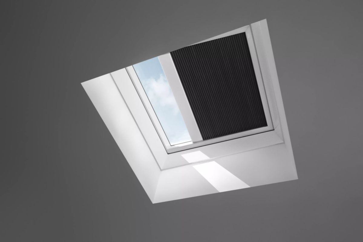VELUX - Store obscurcissant motorisé FSK VELUX solaire pour fenêtres de ...