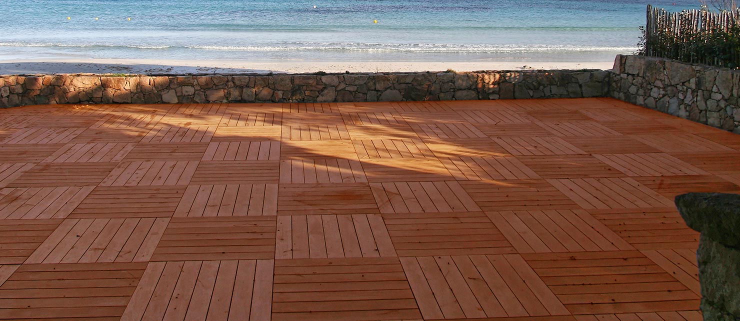 Quand et pourquoi recommander les caillebotis pour une terrasse en bois ...