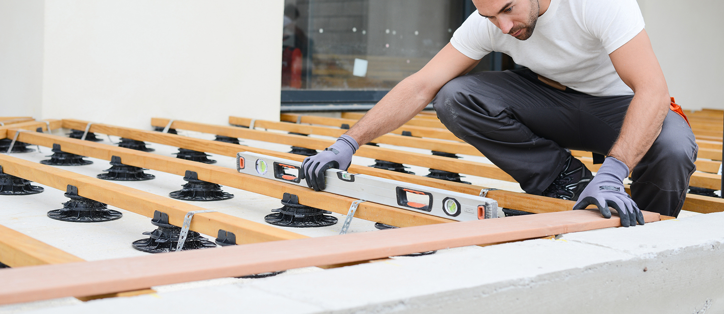 Terrasse en bois composite : la pose sur plots | Dispano