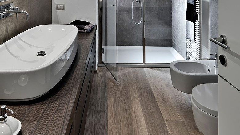 Comment poser du sol stratifié dans une salle de bain ? | Dispano