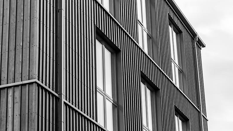 Comment poser un bardage claire-voie vertical ? | Dispano