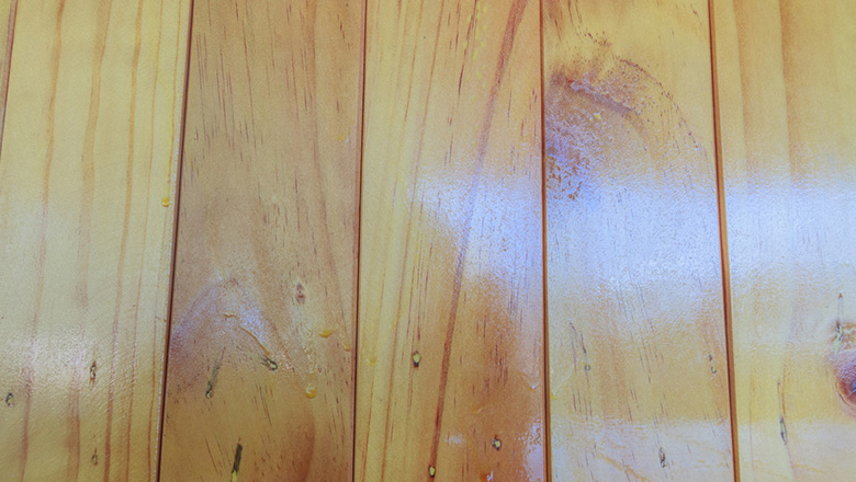 Comment peindre du lambris verni ? | Dispano