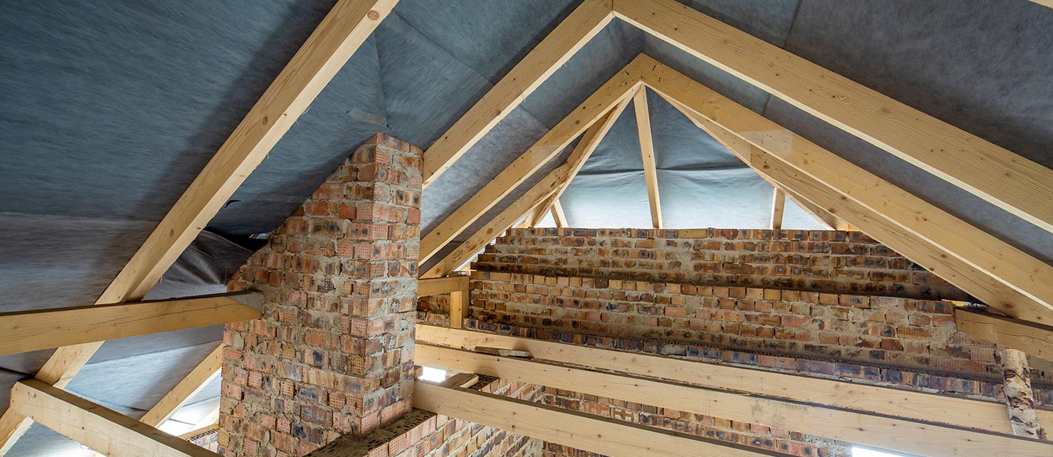 Comment fixer une charpente sur un mur ? | Dispano