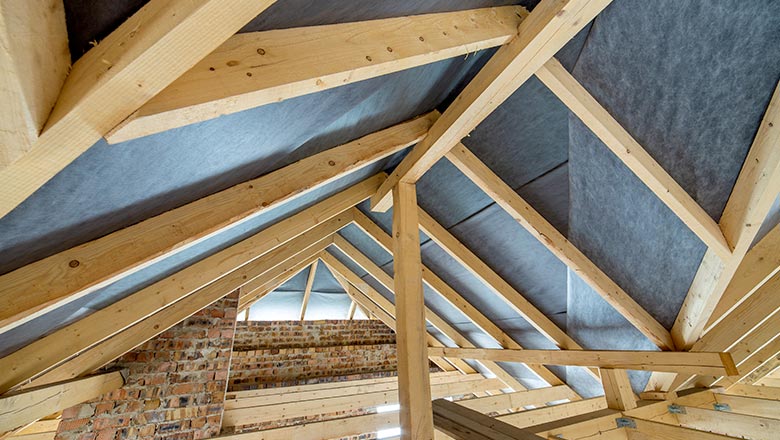 Comment fixer une charpente sur un mur ? | Dispano